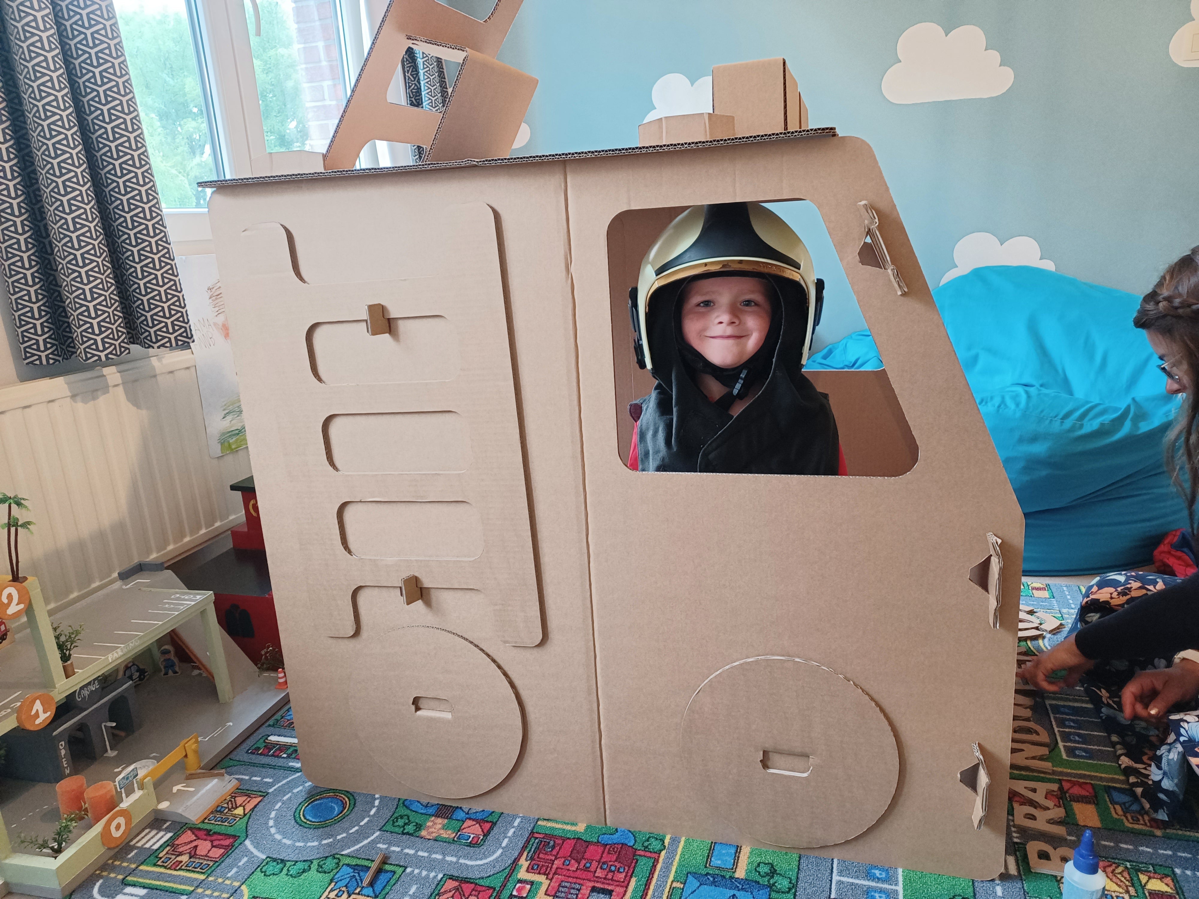 Kartonnen speelgoed voertuigen | Brandweerwagen, camper, raket van ...